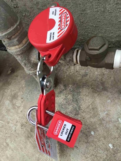 Clamshell Gate Valve Lockouts | Universeal UK